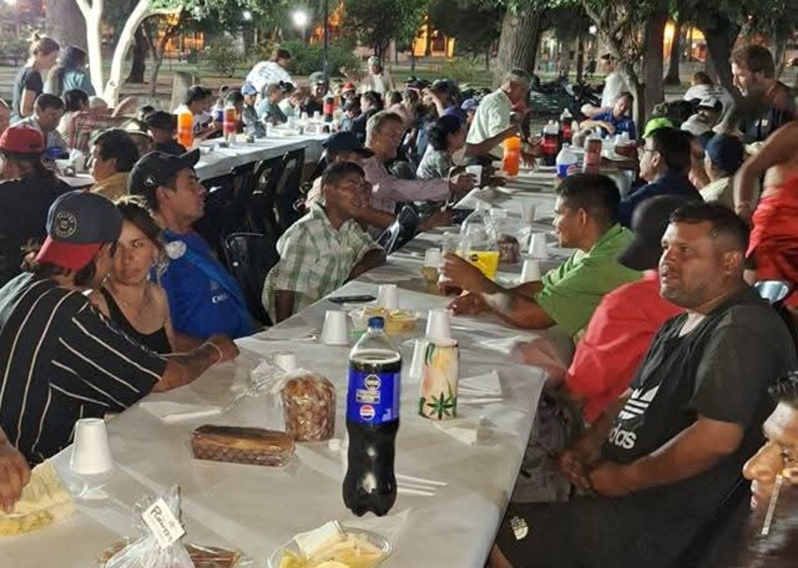 Red Puentes brindó cena navideña a 220 personas en Salta - Gente de Salta