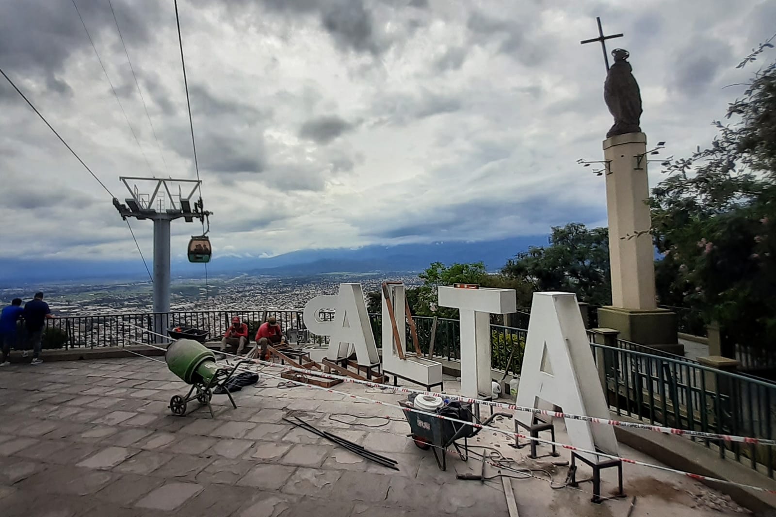 Obras en plena temporada de verano en uno de los íconos turísticos de ...