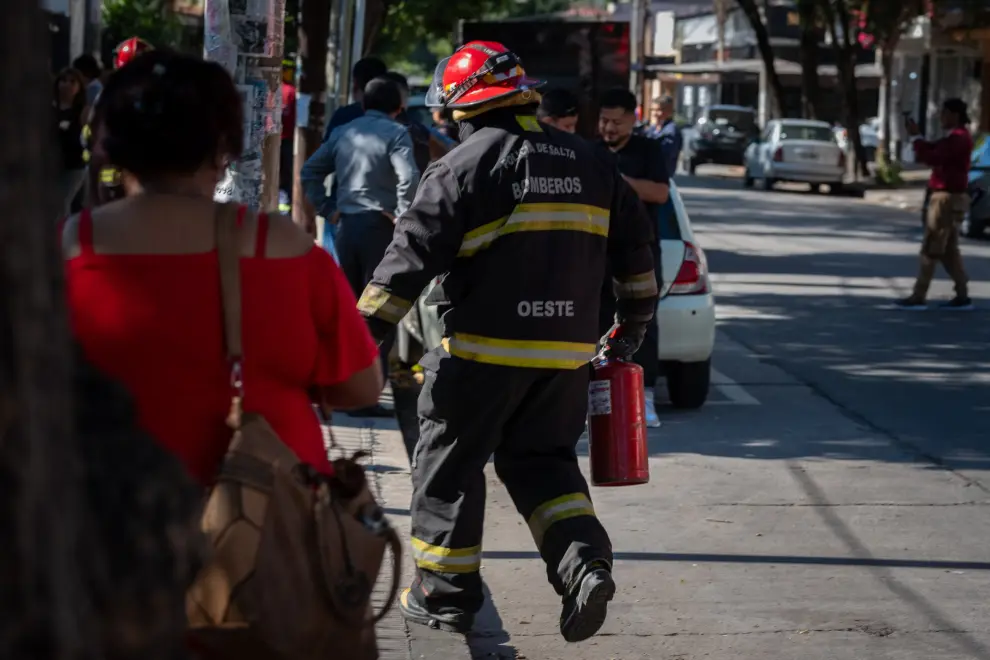Principio de incendio en el registro civil de salta - Gente de Salta