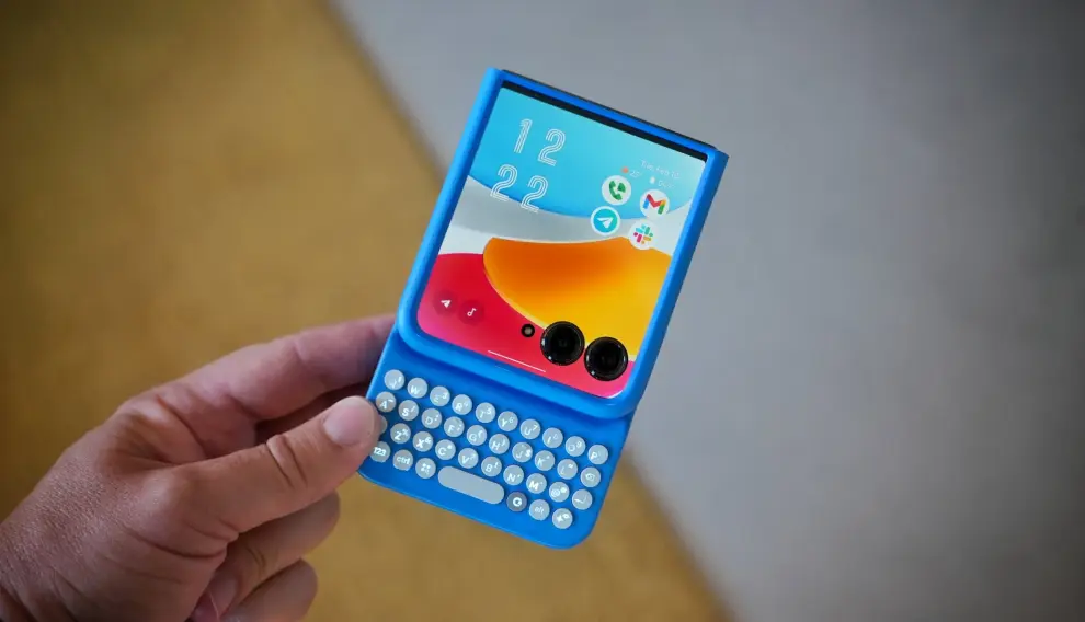 Clicks Communicator: El Android con teclado físico QWERTY que revive ...